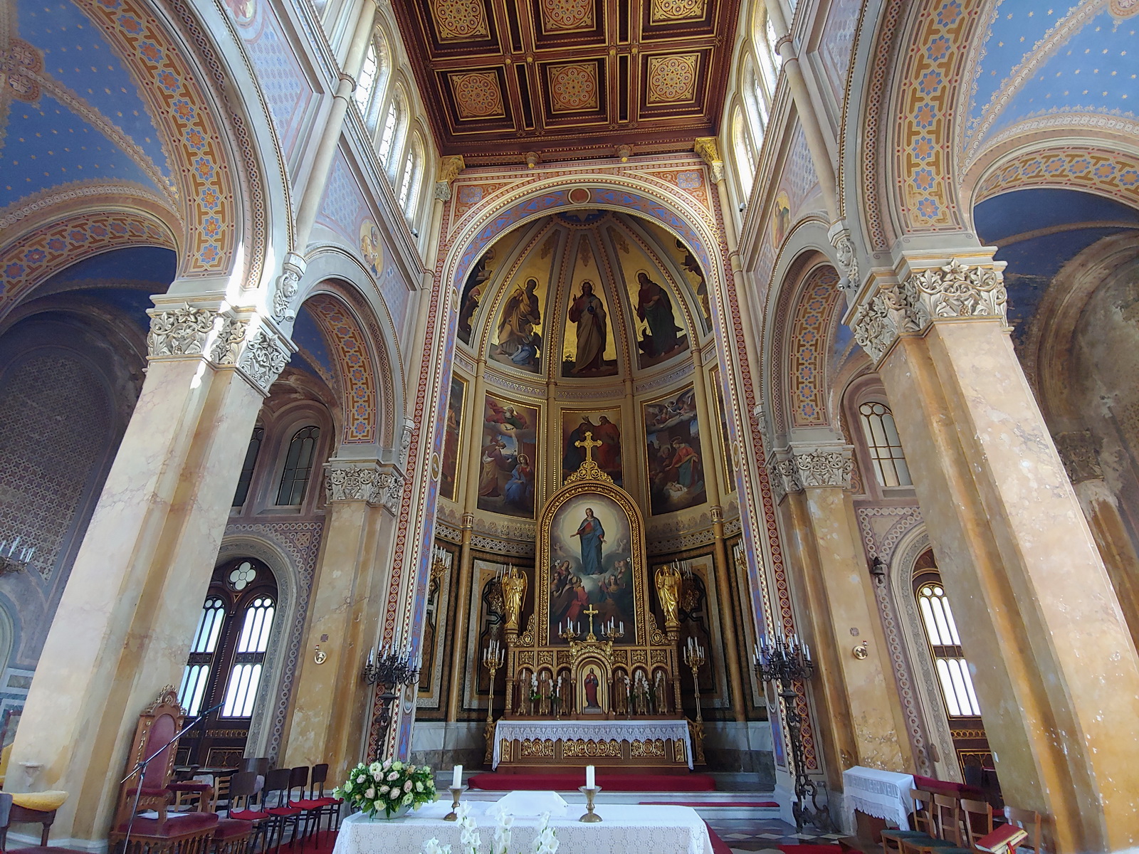 Szeplőtelen Fogantatás templom 2. rész: A szentély - FÓTINFO